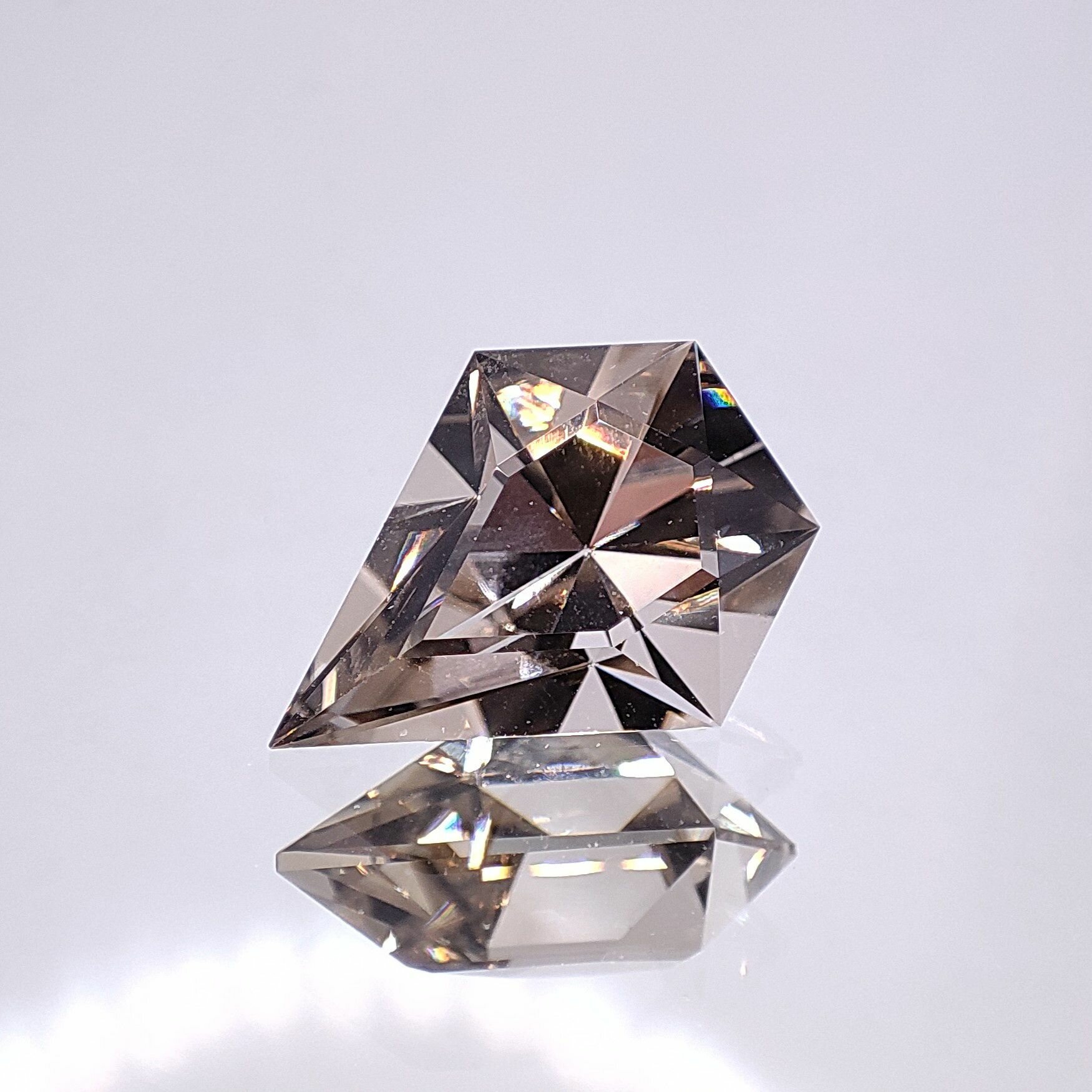 Дымчатый Кварц (Раухтопаз) 8.16 ct. Урал + гемм. заключение