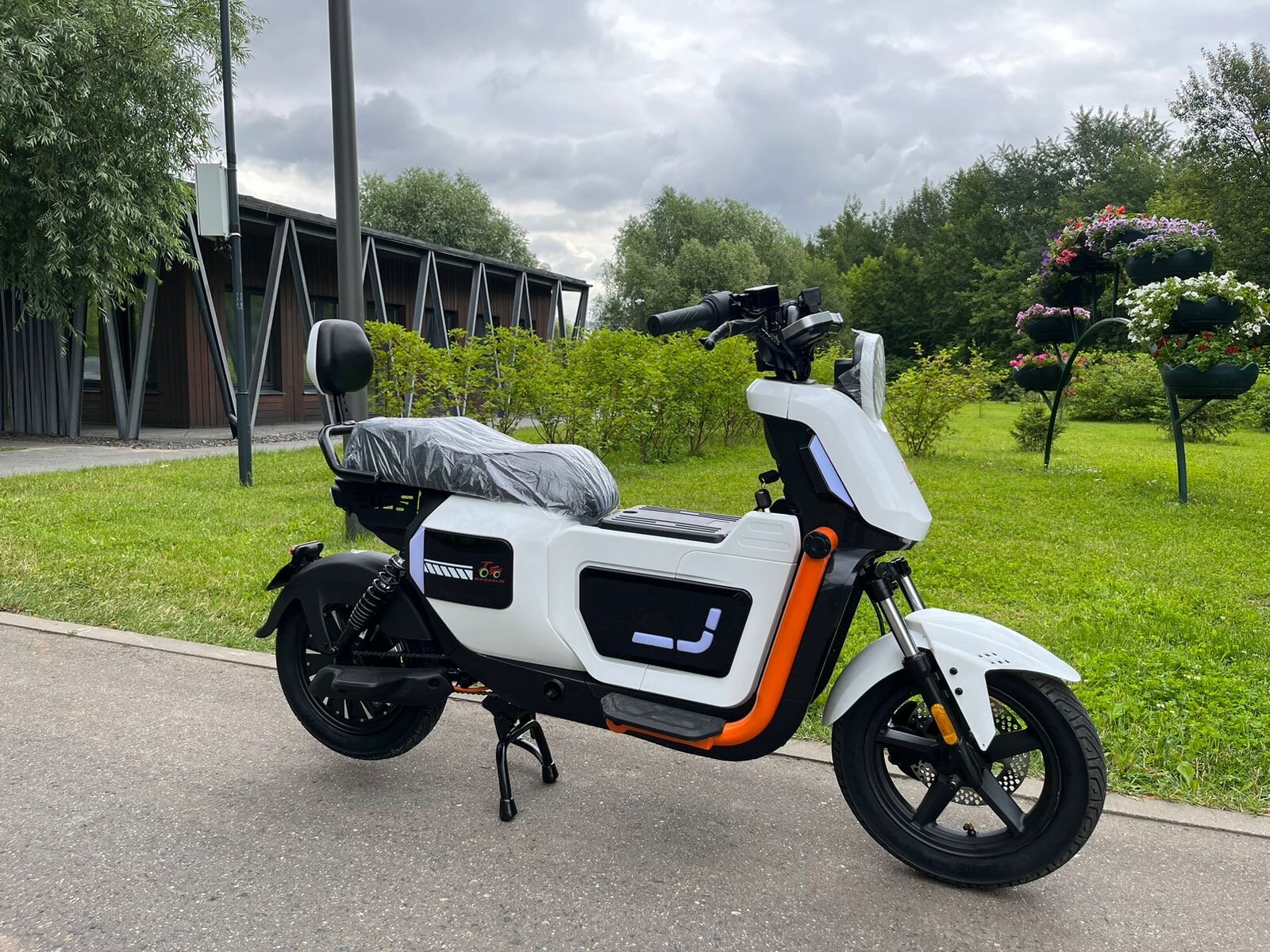 Электроскутер Maikaolin U2 Pro 240W, 60V/40AH