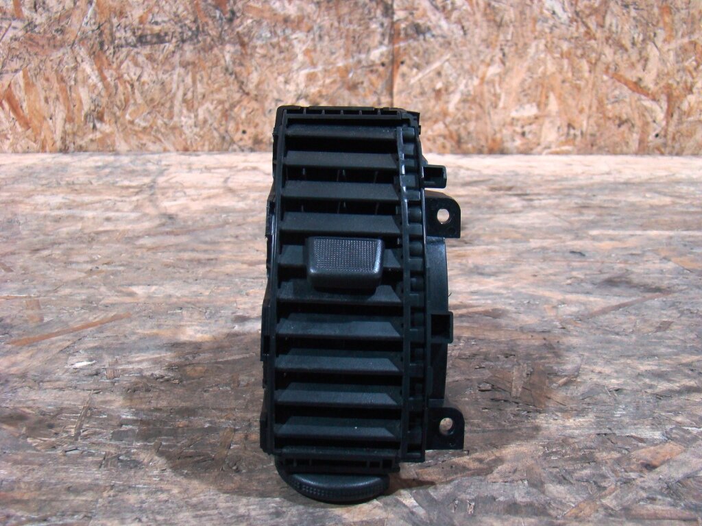 Note E11 Дефлектор воздушный центральный левый 687519U00B