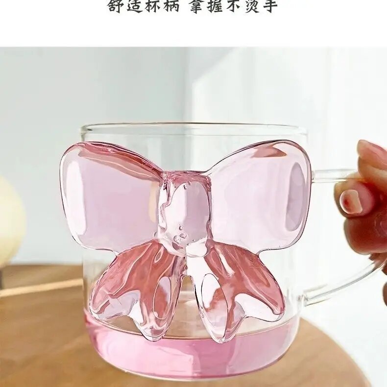 Бокал из премиального боросиликатного стекла с ручкой и бантом в розовом тоне