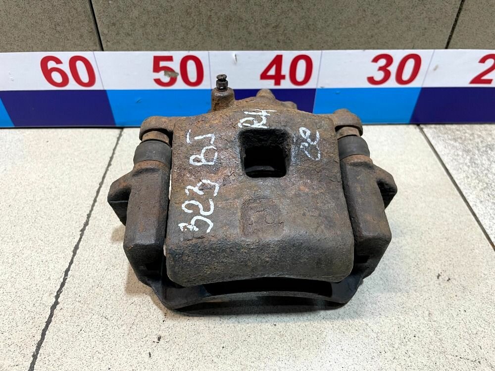 Суппорт передний правый Mazda 323 BJ