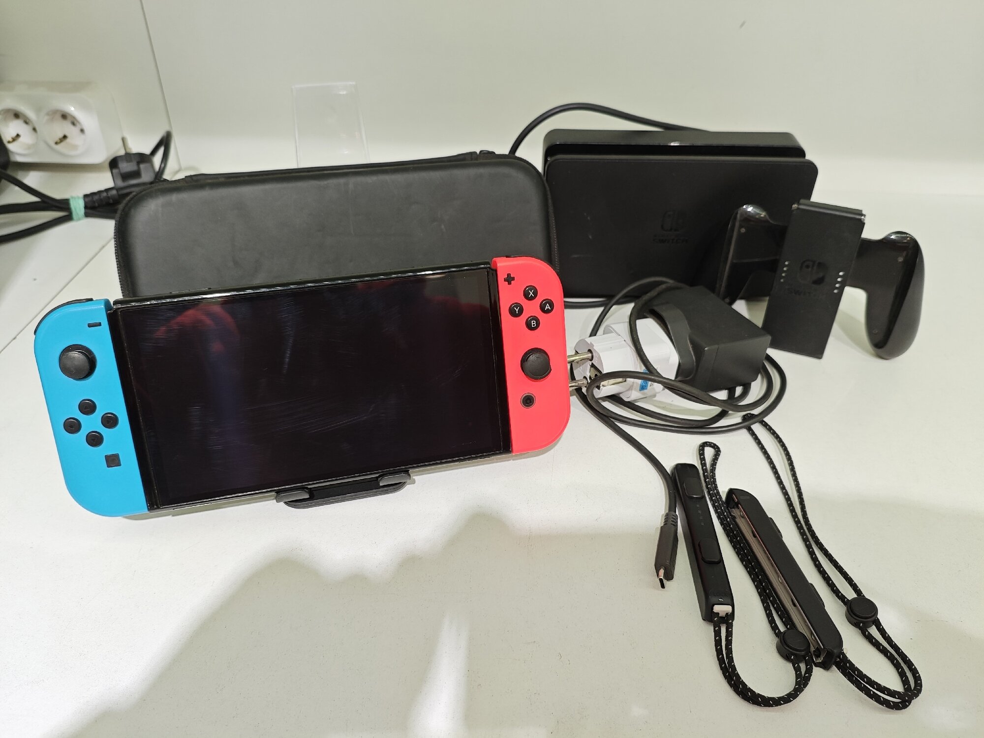 Игровая консоль Nintendo Switch OLED, 64Gb, без игры, цвет неоново-синий/неоново-красный