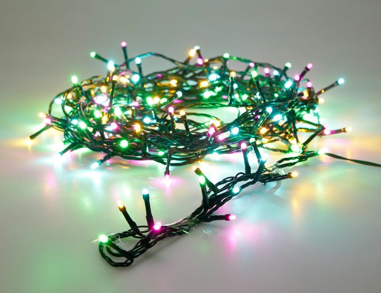 Светодиодная гирлянда Koopman Comfort Macaron, 180 разноцветных SOFT LED-огней, 13.5+3 м, контроллер, таймер, зелёный ПВХ, уличная, Koopman International AX8454630