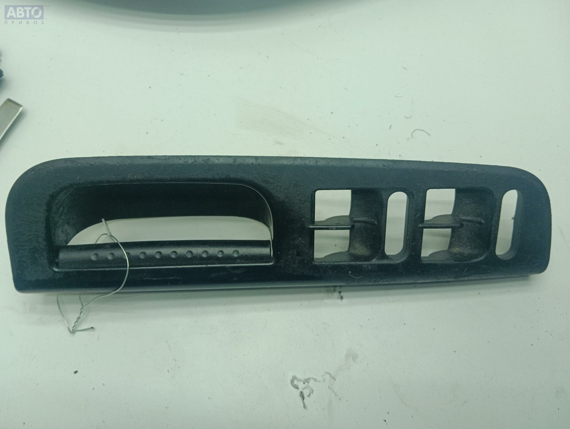 Блок кнопок управления стеклоподъемниками Volkswagen Golf-4