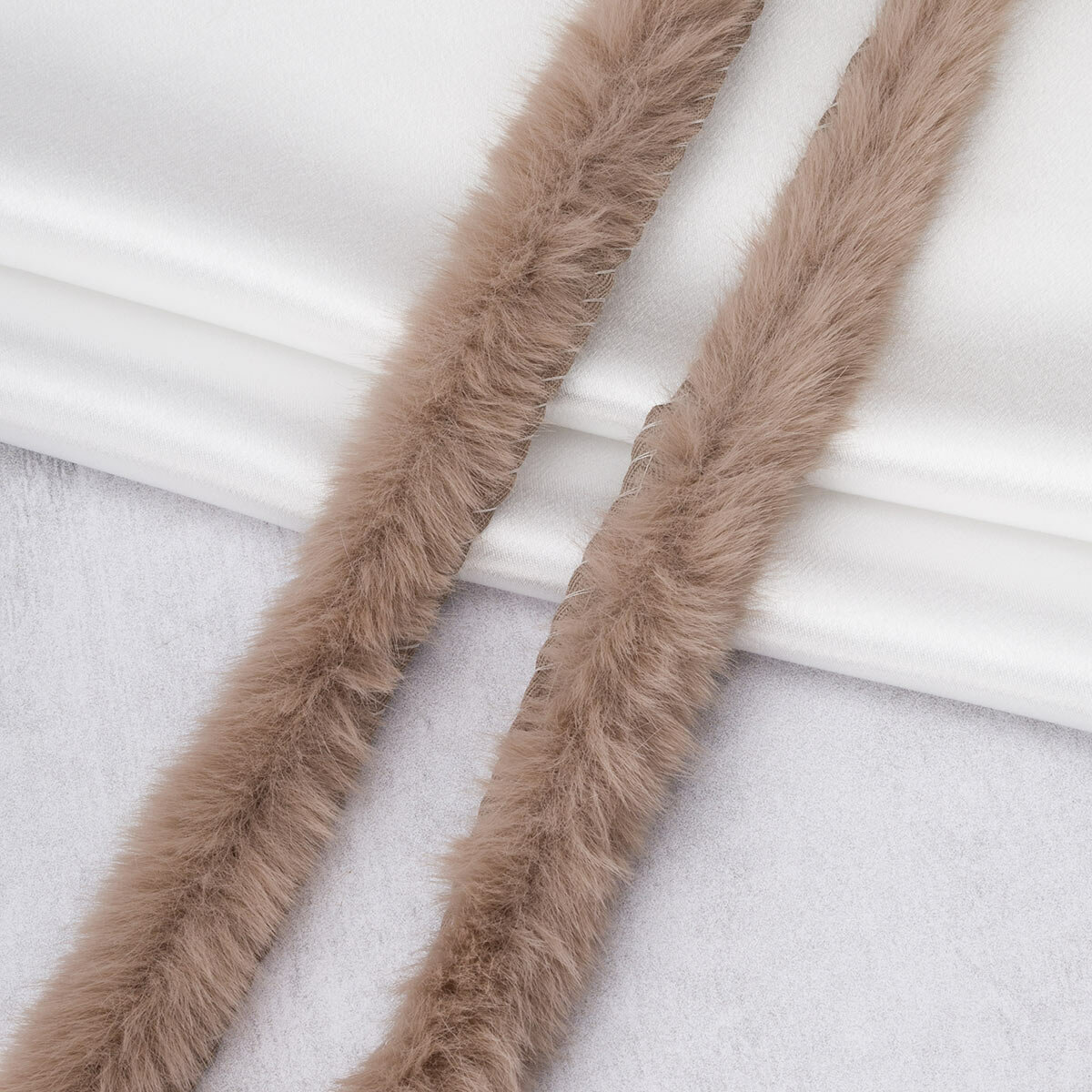 Кант декоративный меховой для шитья и рукоделия, ширина 1.5 см, длина 50 м, цвет бежевый