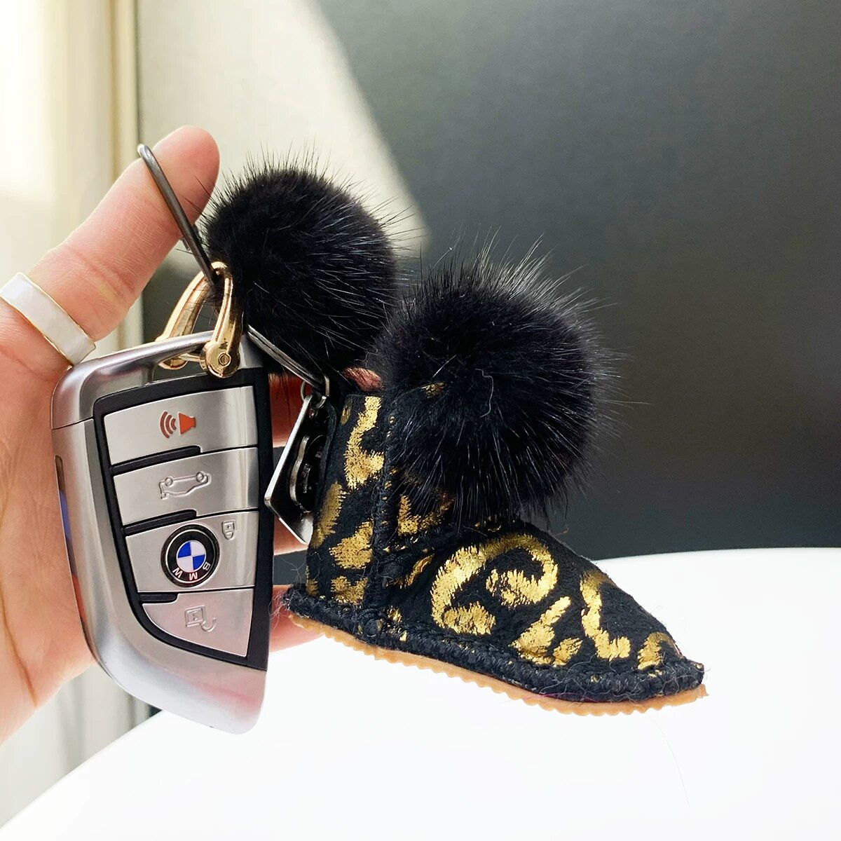 【Брелок для сапог】Брелок для ключей от машины в виде сапог из натурального меха норки, персонализированный и изысканный