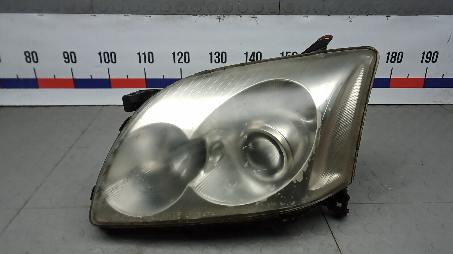 Фара левая TOYOTA AVENSIS T25