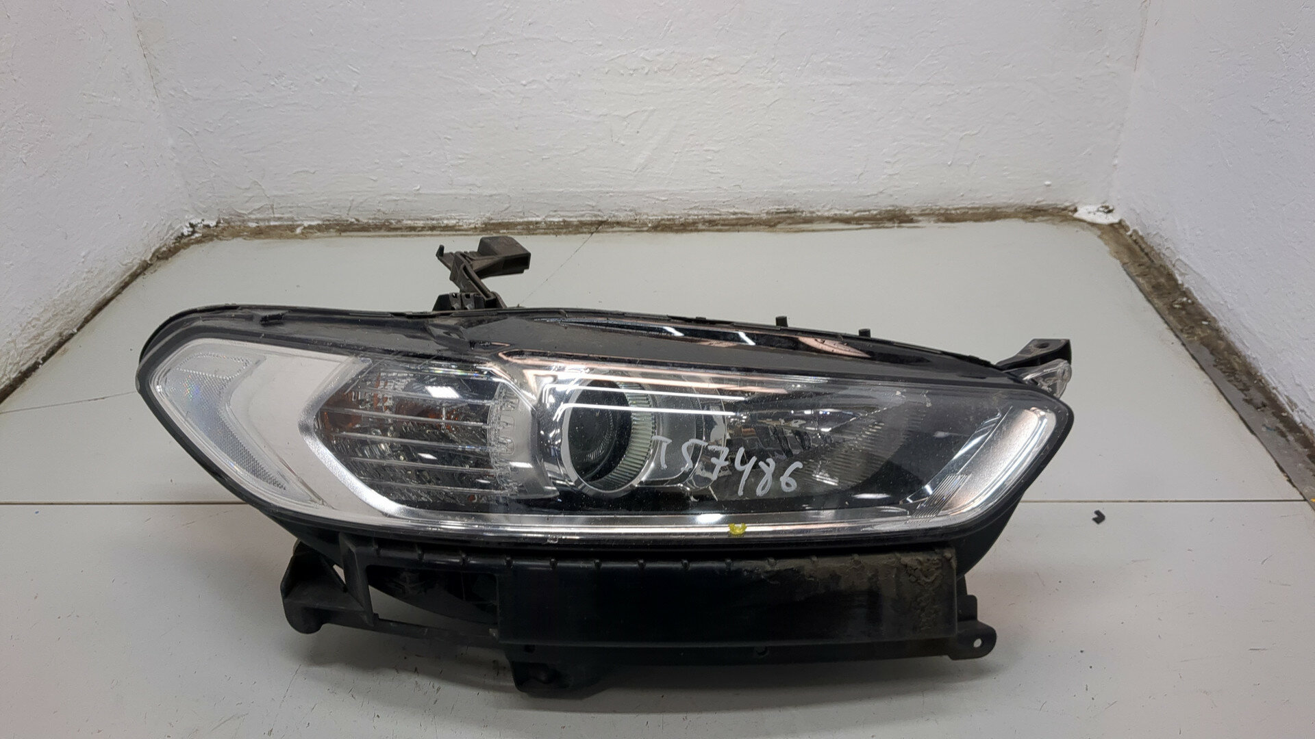 Фара (передняя) правая Ford Mondeo 5 Б/У