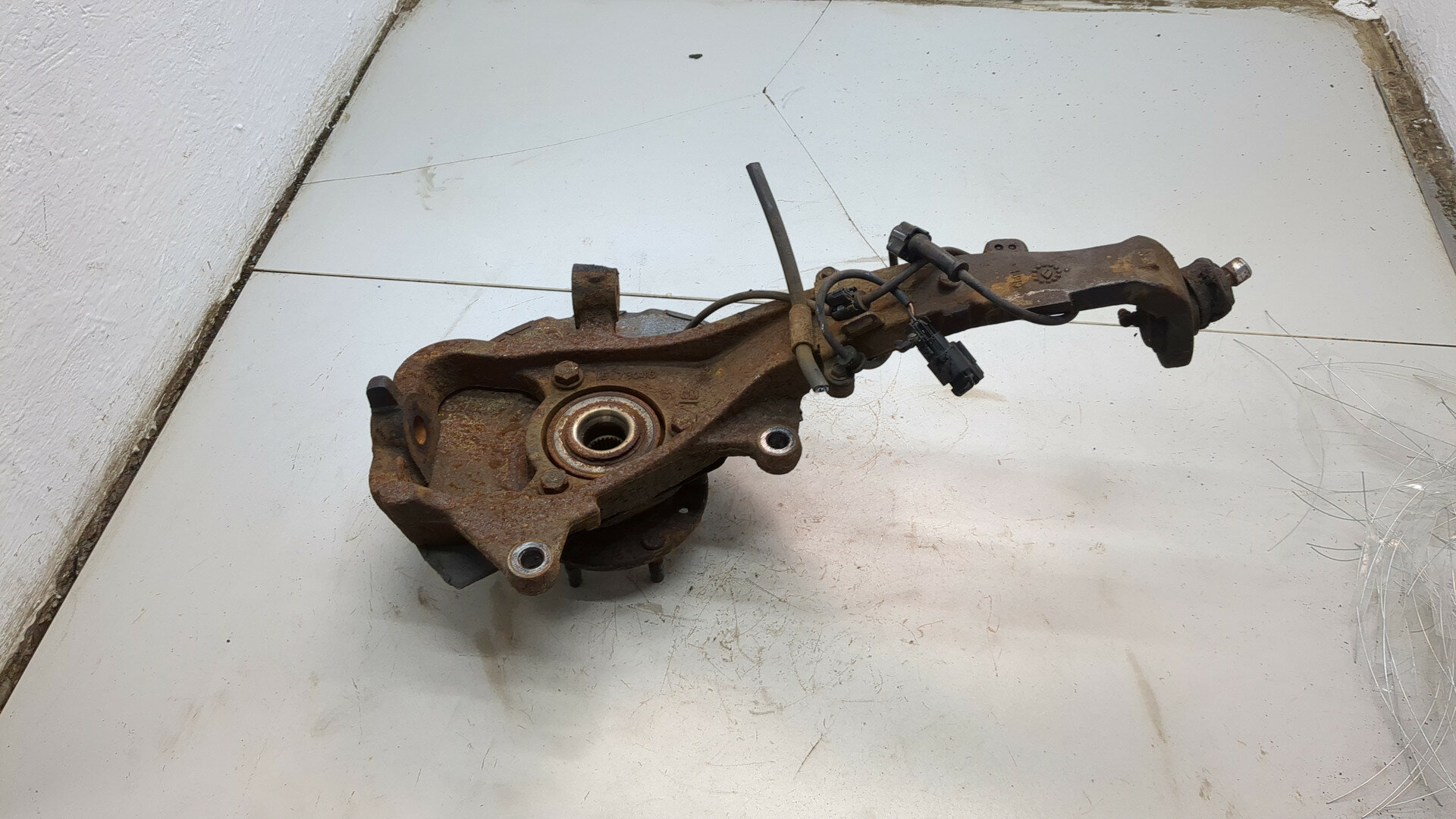 Ступица (кулак, цапфа) левая передняя Chevrolet Trailblazer Б/У