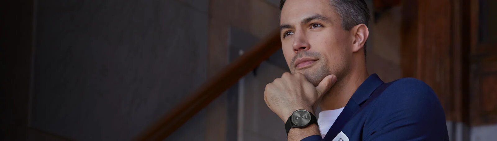 Гибридные смарт-часы Garmin Vivomove Trend Black 40мм, черный гипоаллергенный силиконовый ремешок, 010-02665-00, Европа