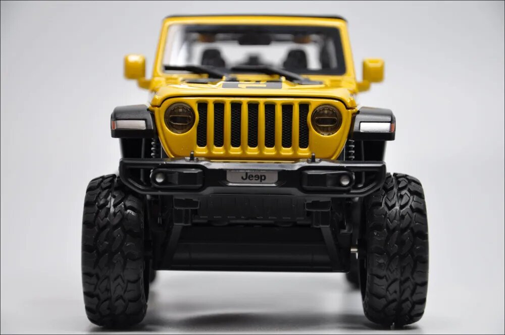 Игрушечная машинка Jeep Wrangler Rubicon Off-road 3-Door 1:24 Жёлтый — фото 1