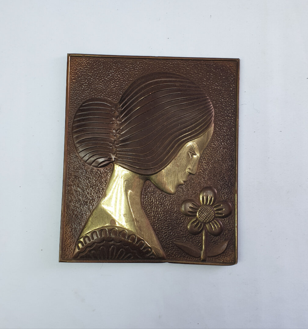 Винтажная чеканка 19х22 см, Девушка Юность, пятна Винтаж, СССР