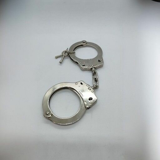 Эмуляция Наручники металлические полицейские настоящие с чехлом БДСМ серебристые