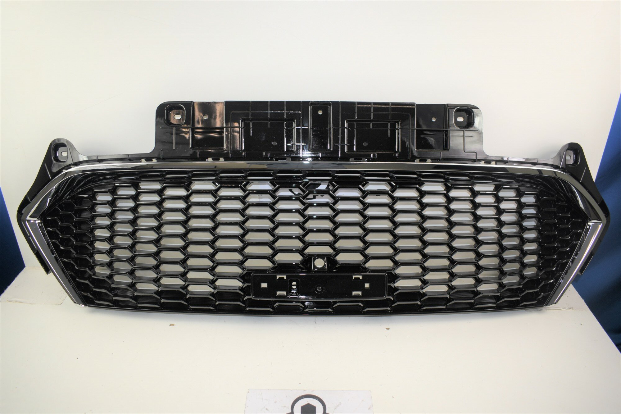 Решетка радиатора (под камеру) Haval F7