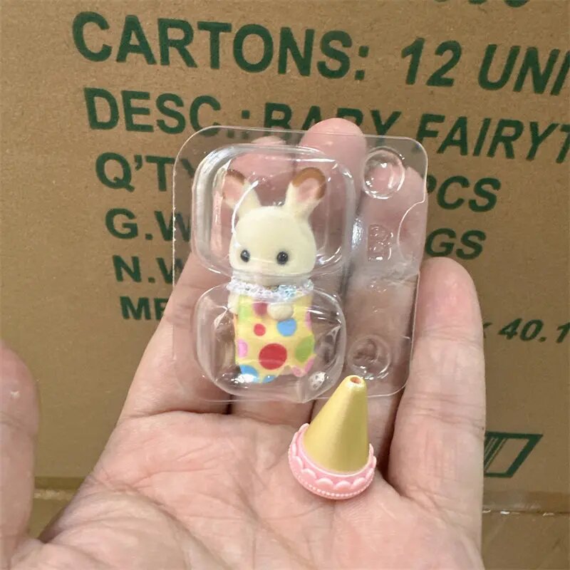 Sylvanian Families Baby Fairy Bunny с шляпкой