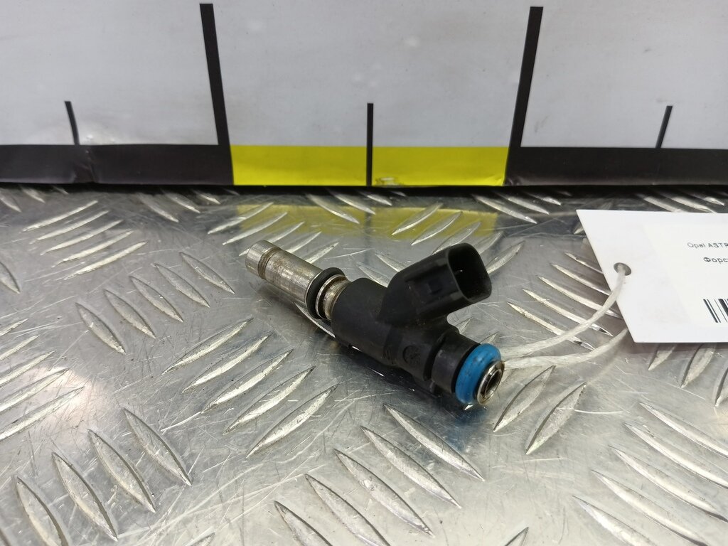 Форсунка топливная Б/У для Opel ASTRA H (2004—2007) 821358