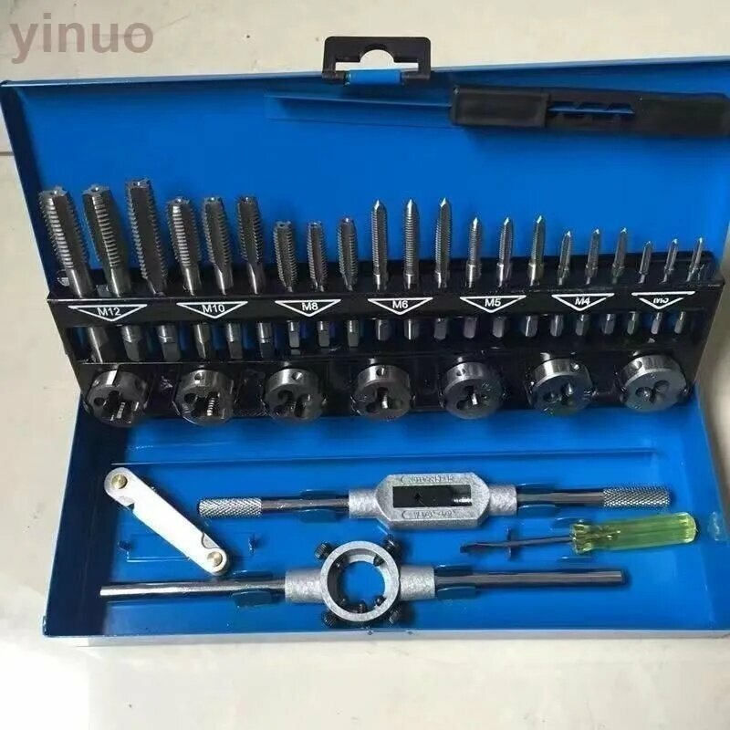 Набор метчиков и плашек Master 32 предмета (ST9302)