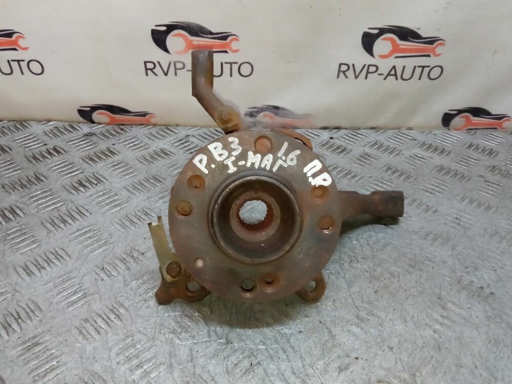 Кулак передний правый Volkswagen Passat B3 1988 — 93 Volkswagen