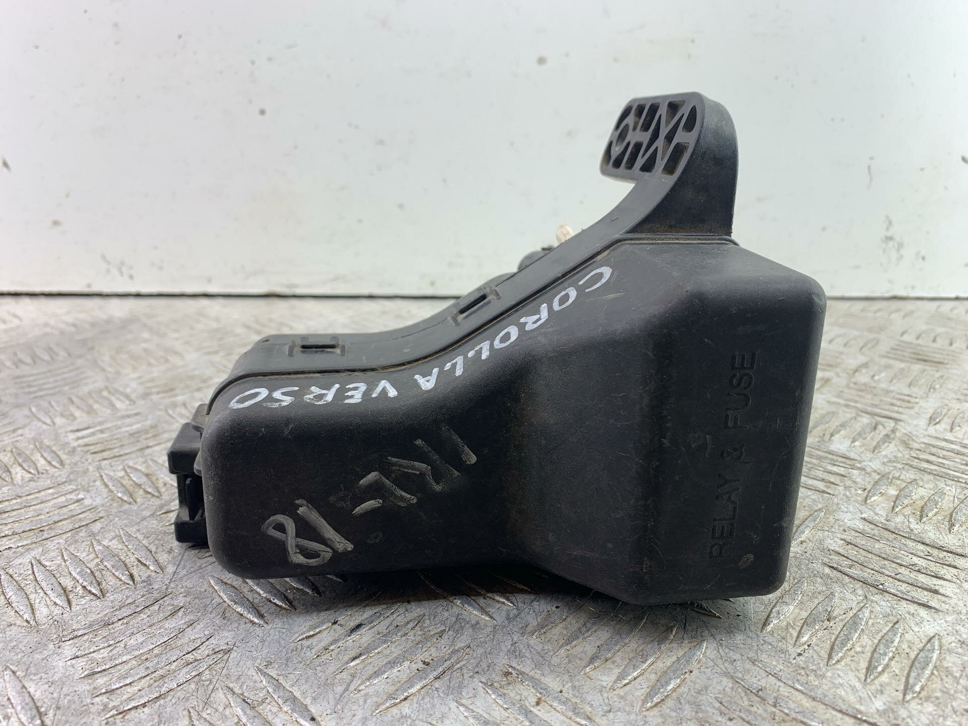 Блок предохранителей Toyota Corolla Verso