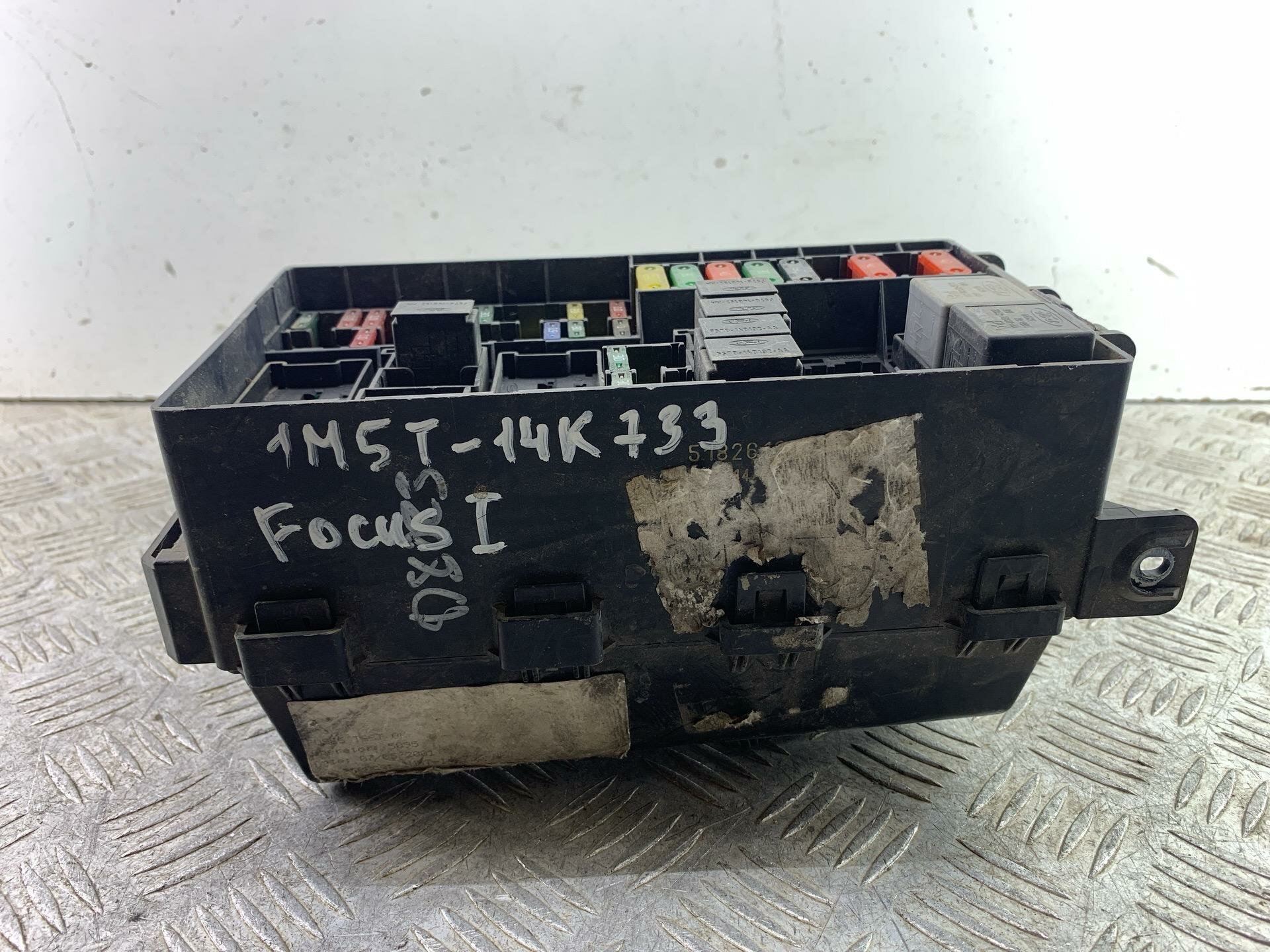 Блок предохранителей Ford Focus (1998 - 2001) 98AG14A067CE