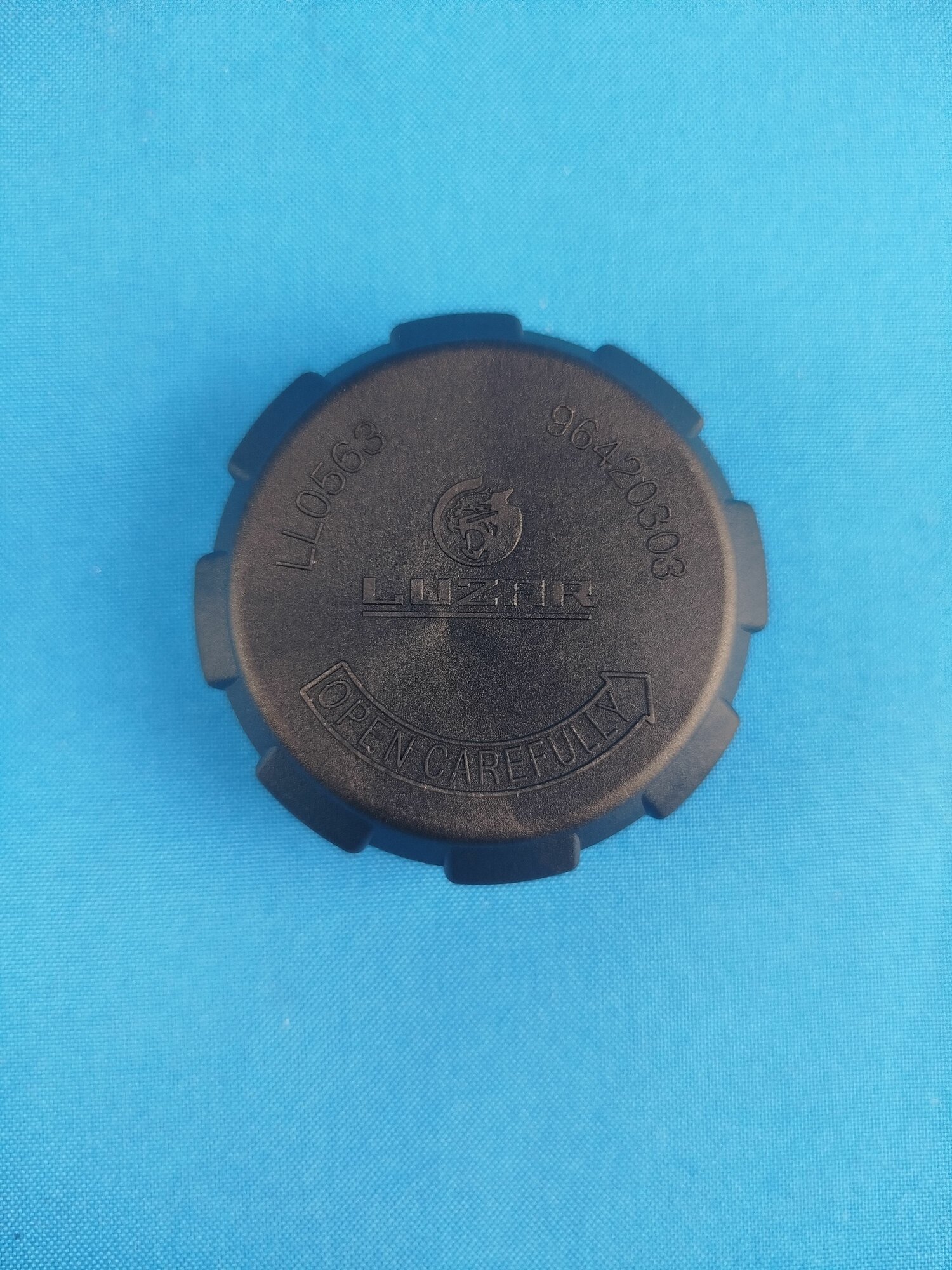 Крышка расширительного бачка "LUZAR" для автомобилей Daewoo Nexia, Chevrolet Lanos, Lacetti, Aveo