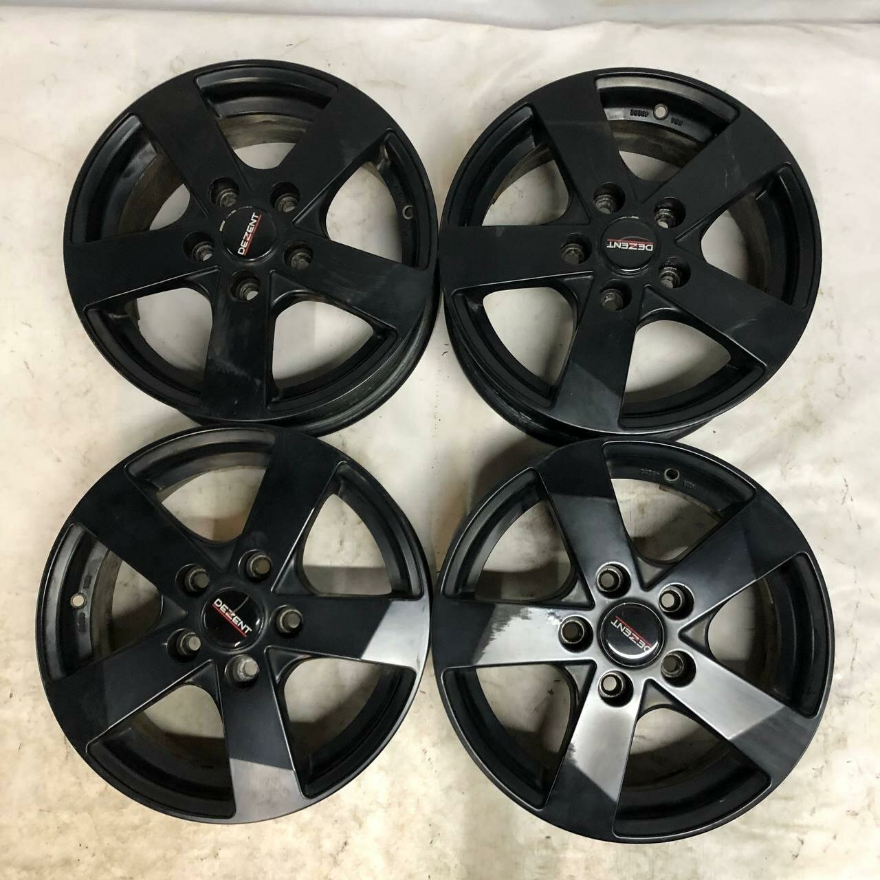 Колесные диски Dezent 15x6 PCD 5x114.3 D64.1 ET46 (Реплика)