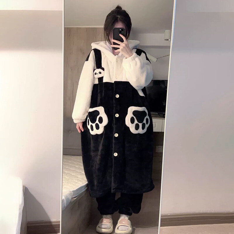 Пижамный комбинезон с рисунком панды для женщин, зимний утеплённый халат из кораллового флиса, 2025 г, милый комплект домашней одежды для девочек, размер：M