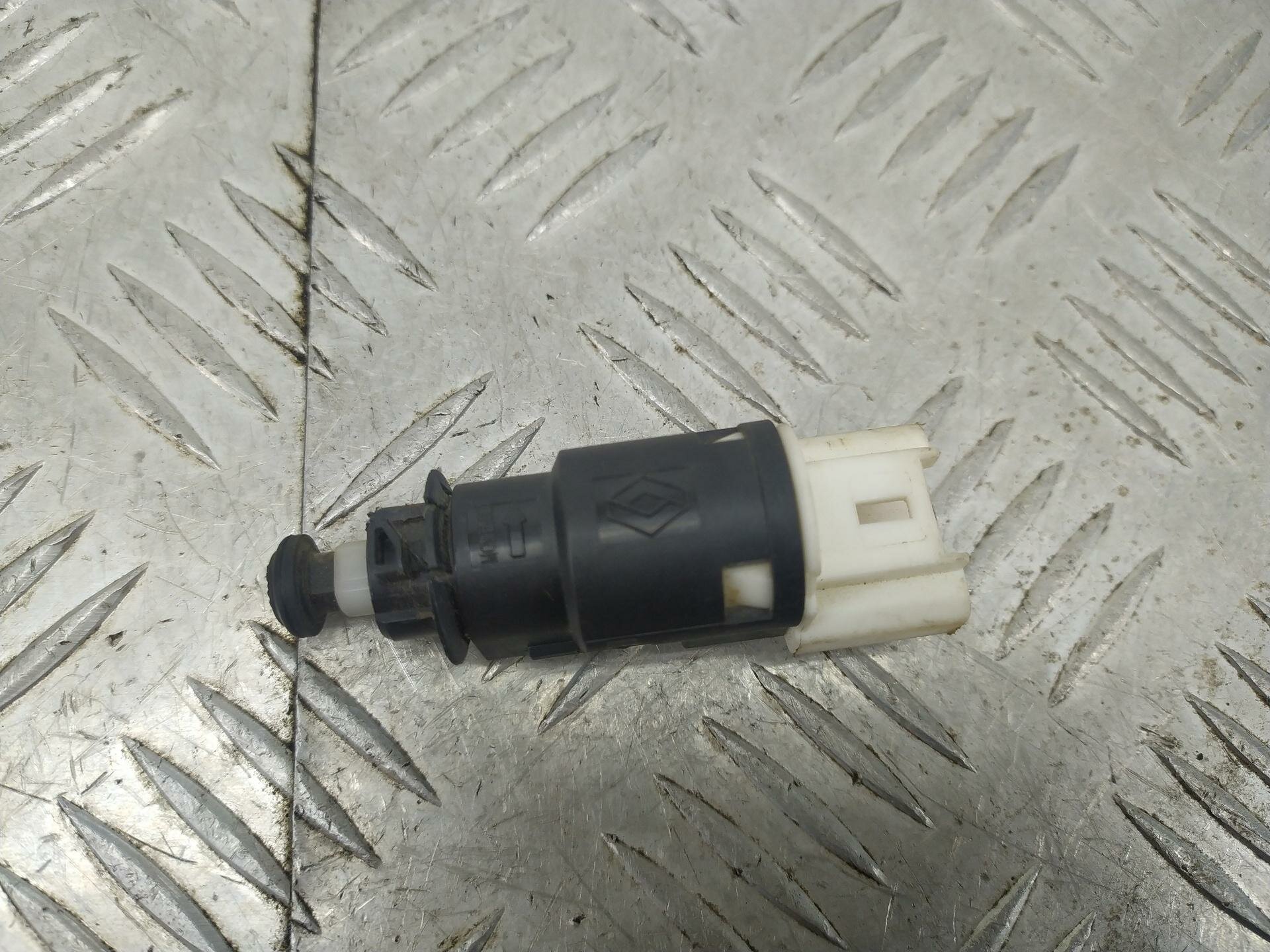 Датчик педали тормоза (лягушка) Renault Duster (2010 - 2015) 8200276361D