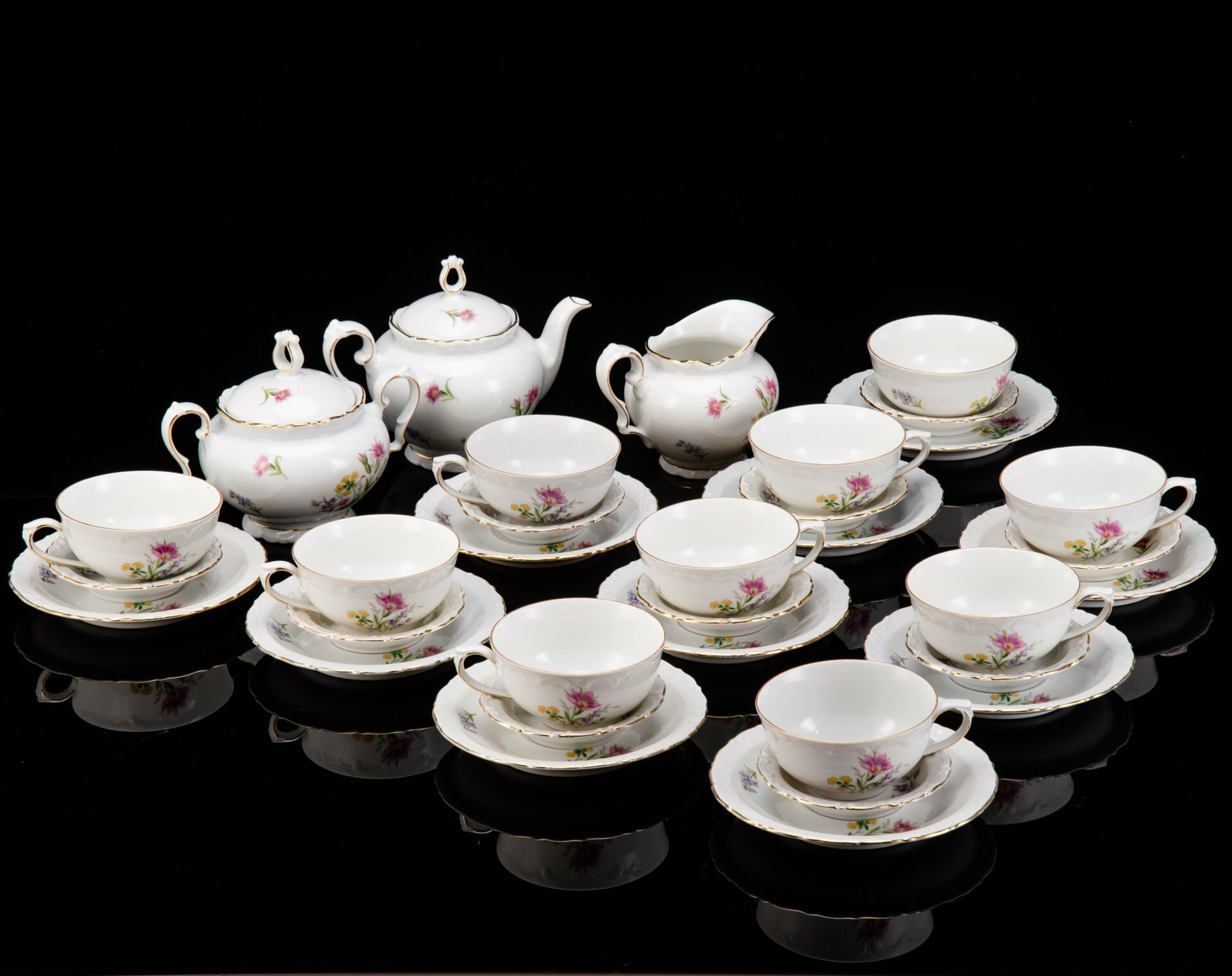 Сервиз чайный с цветочным декором на 10 персон (33 предмета), фарфор, деколь