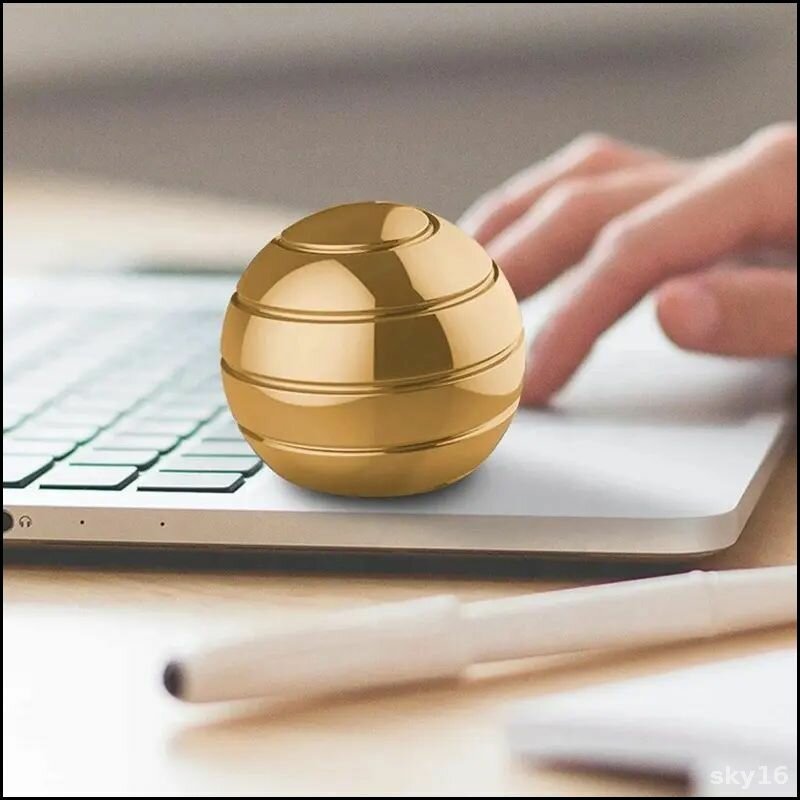 Эксклюзивный антистрессовый гироскоп 38 мм для офиса: оптическая иллюзия и декомпрессия обеспечиваются плавным вращением сферы, являясь премиальной игрушкой для пальцев