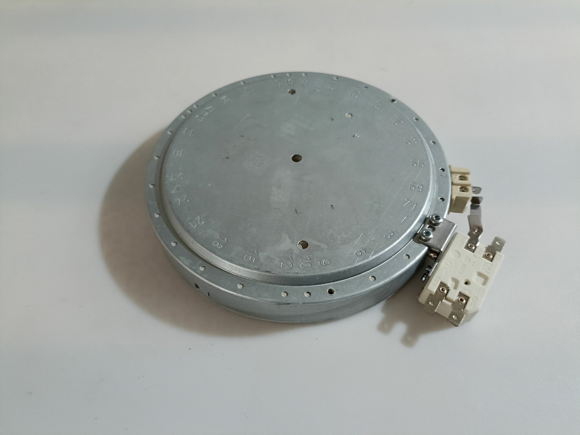 Конфорка средняя, для варочной поверхности BEKO HIC64404TX