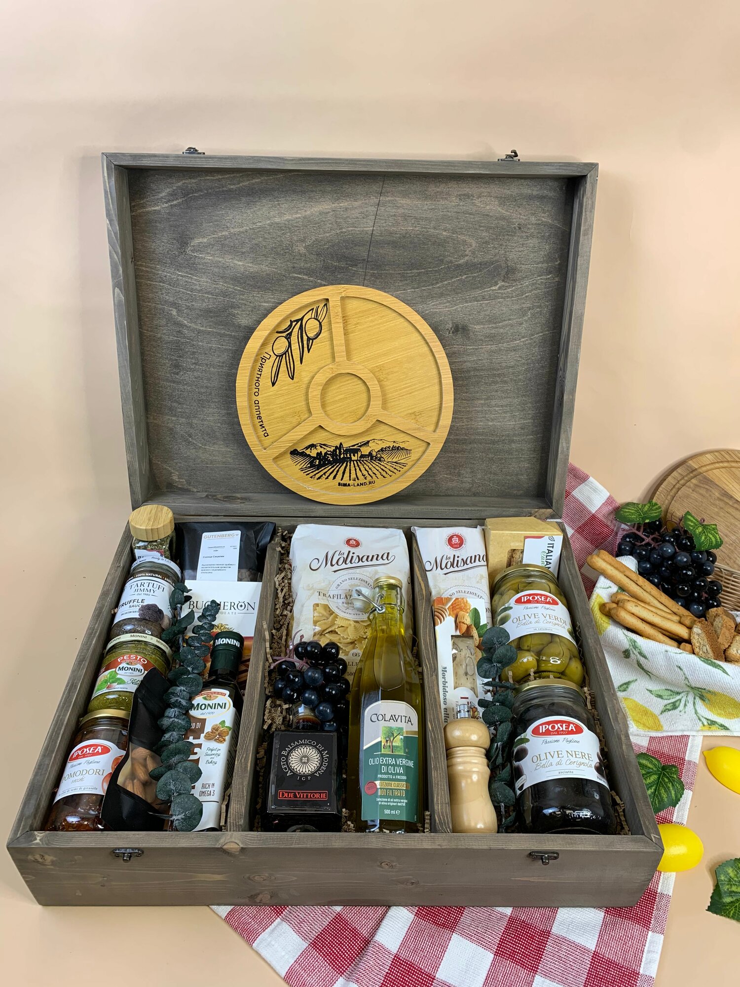 Подарочный набор "Dolce vita" VIP с оливками, маслинами, кофе, макаронами, соусом, приправами, сладостями на день рождения / итальянский элитный подарок в сундуке женщине, мужчине, руководителю, другу