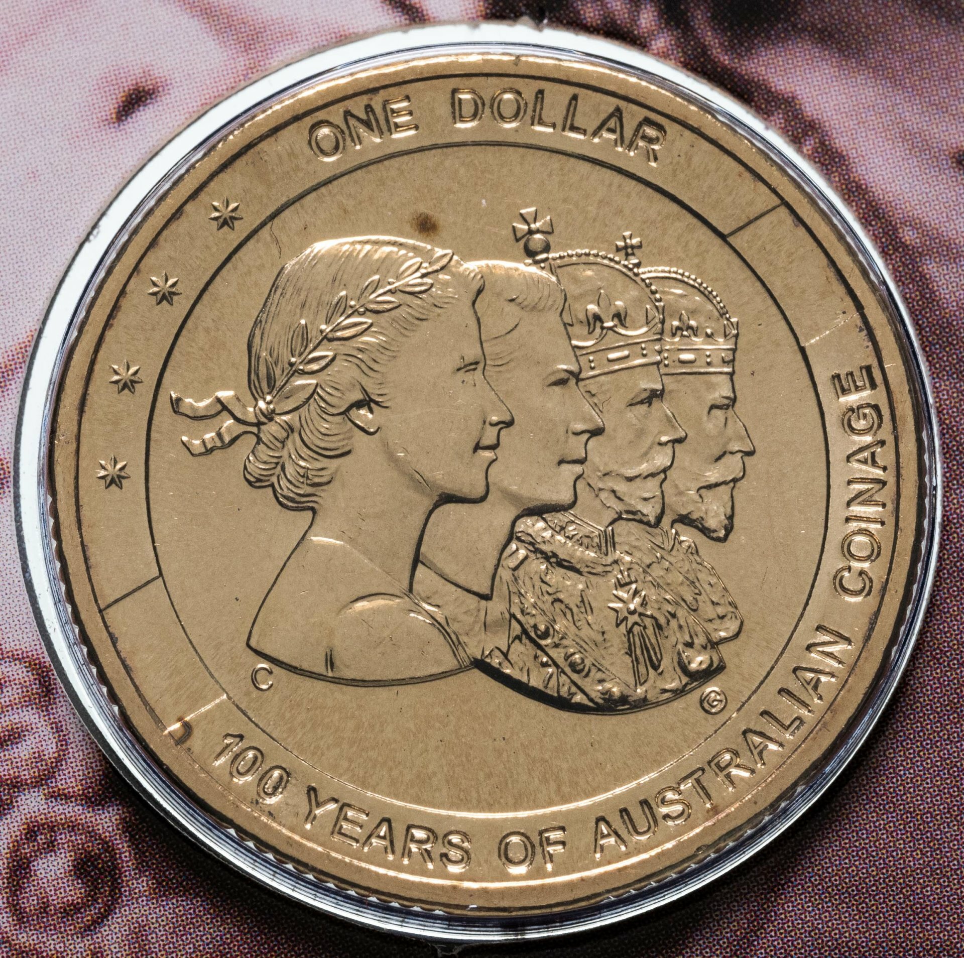 Австралия 1 доллар 2010 "100 летие австралийской чеканки" в конверте с маркой, Алюминиевая бронза, в сохранности UNC