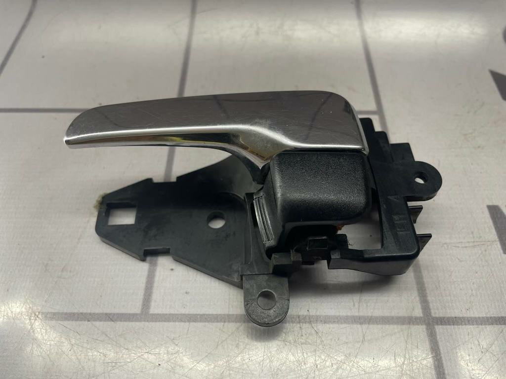 Ручка двери внутренняя левая Mitsubishi Lancer 10 CX CY 07-17