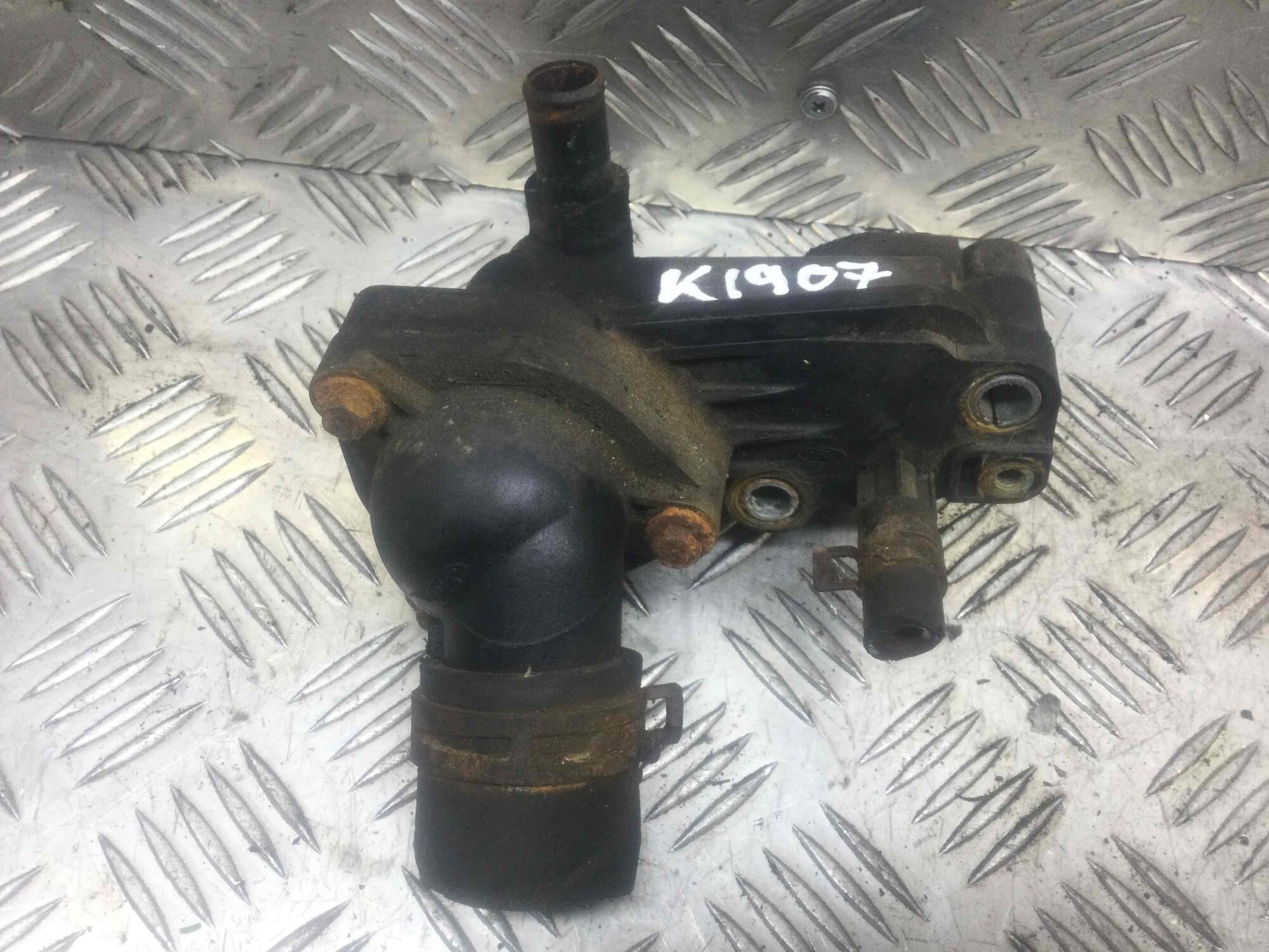 Б/У Корпус термостата Ford Transit Connect 1 поколение (2002-2009) 2008 г.