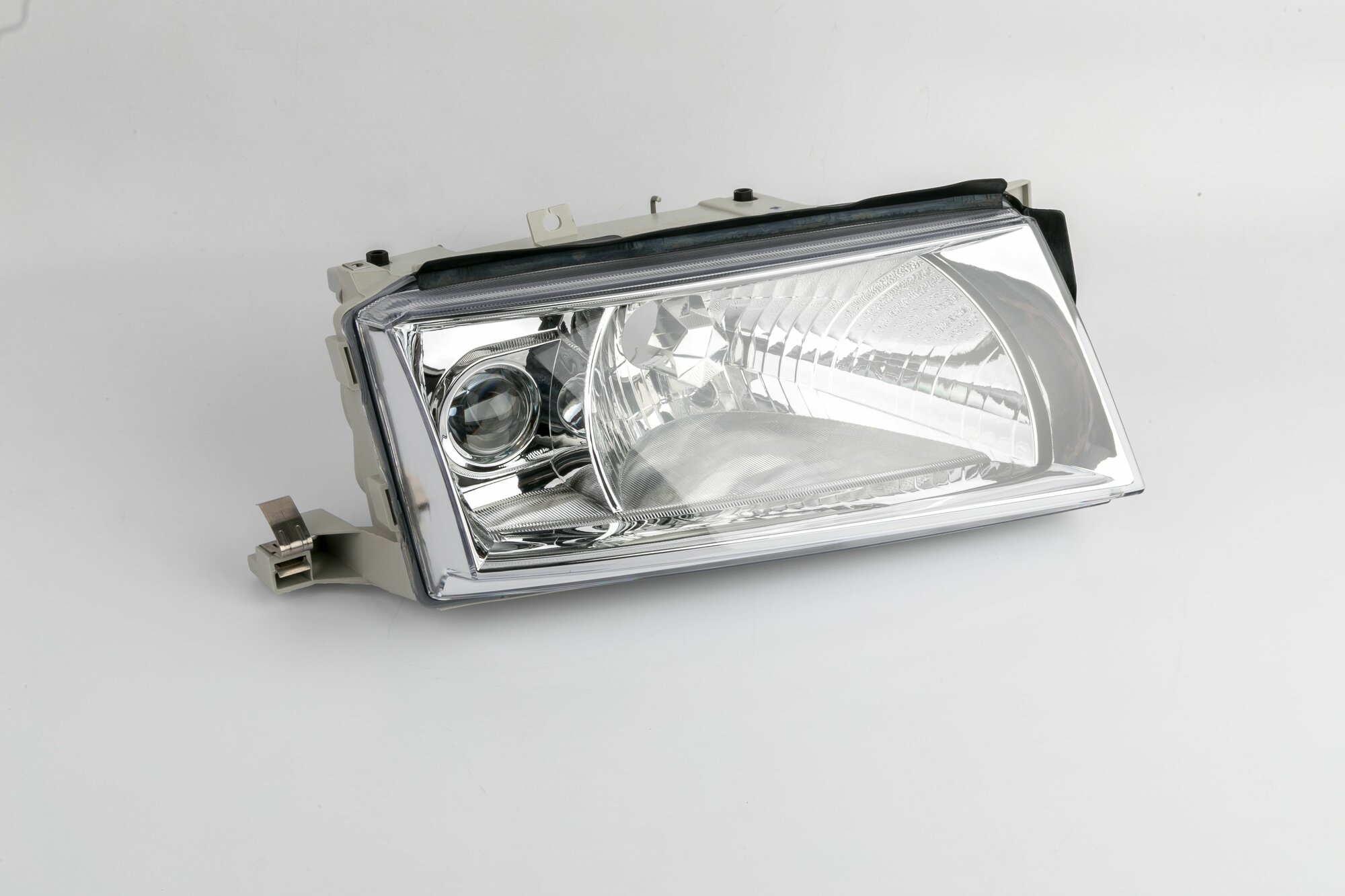 Фара правая для Шкода Октавия 2001-2004, oem 1U1941016D, 1U1941016P арт 6651106RLDBMF