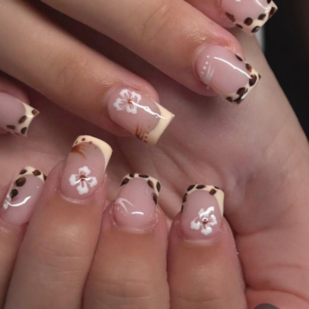 Короткий Квадратный Пресс на Ногтях Французские Типсы Поддельный Ноготь Полное Покрытие Накладного Ногтя с Цветочным Рисунком Искусственный Акриловый Ноготь