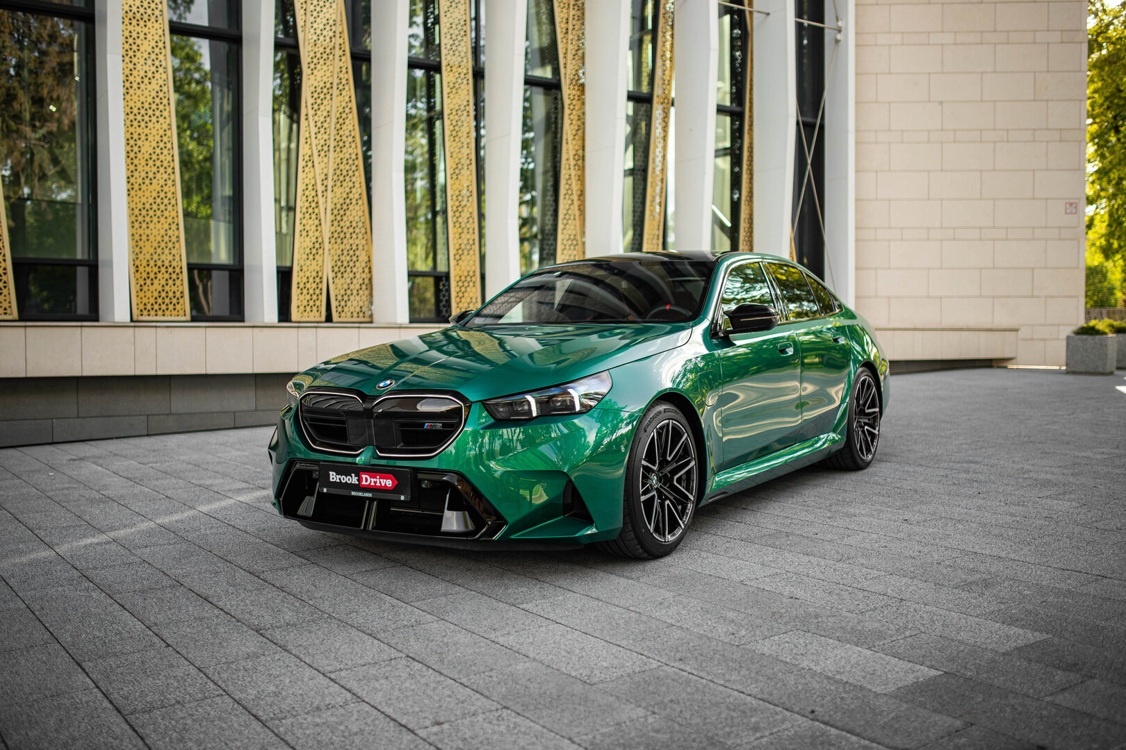 Подарочный сертификат «Аренда автомобиля BMW M5(G90)» (1 сутки, 1 человек)