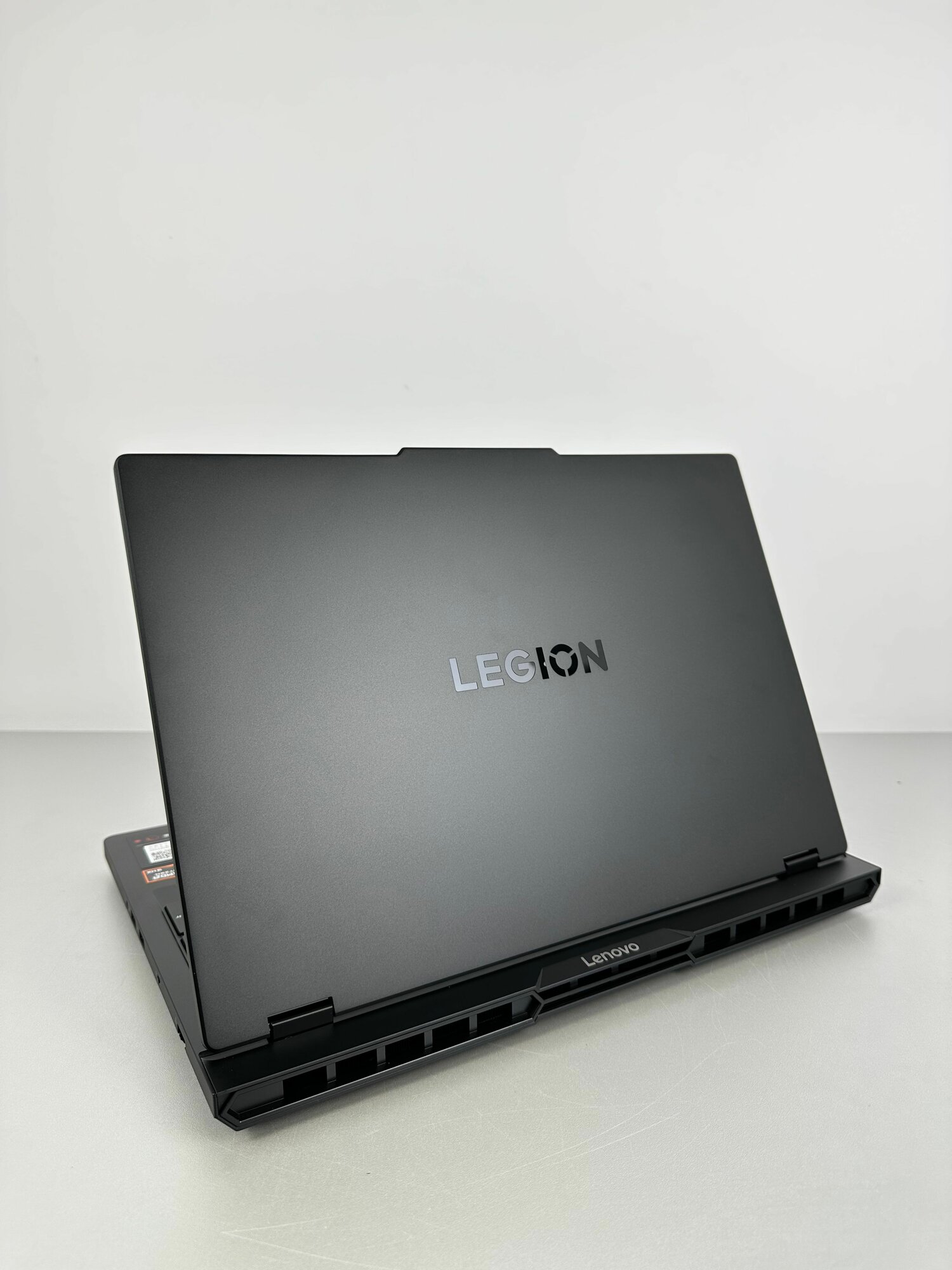 Ноутбук Lenovo Legion Pro 5 (R7000P) / R9-8940HX, 16GB,1TB, RTX5060