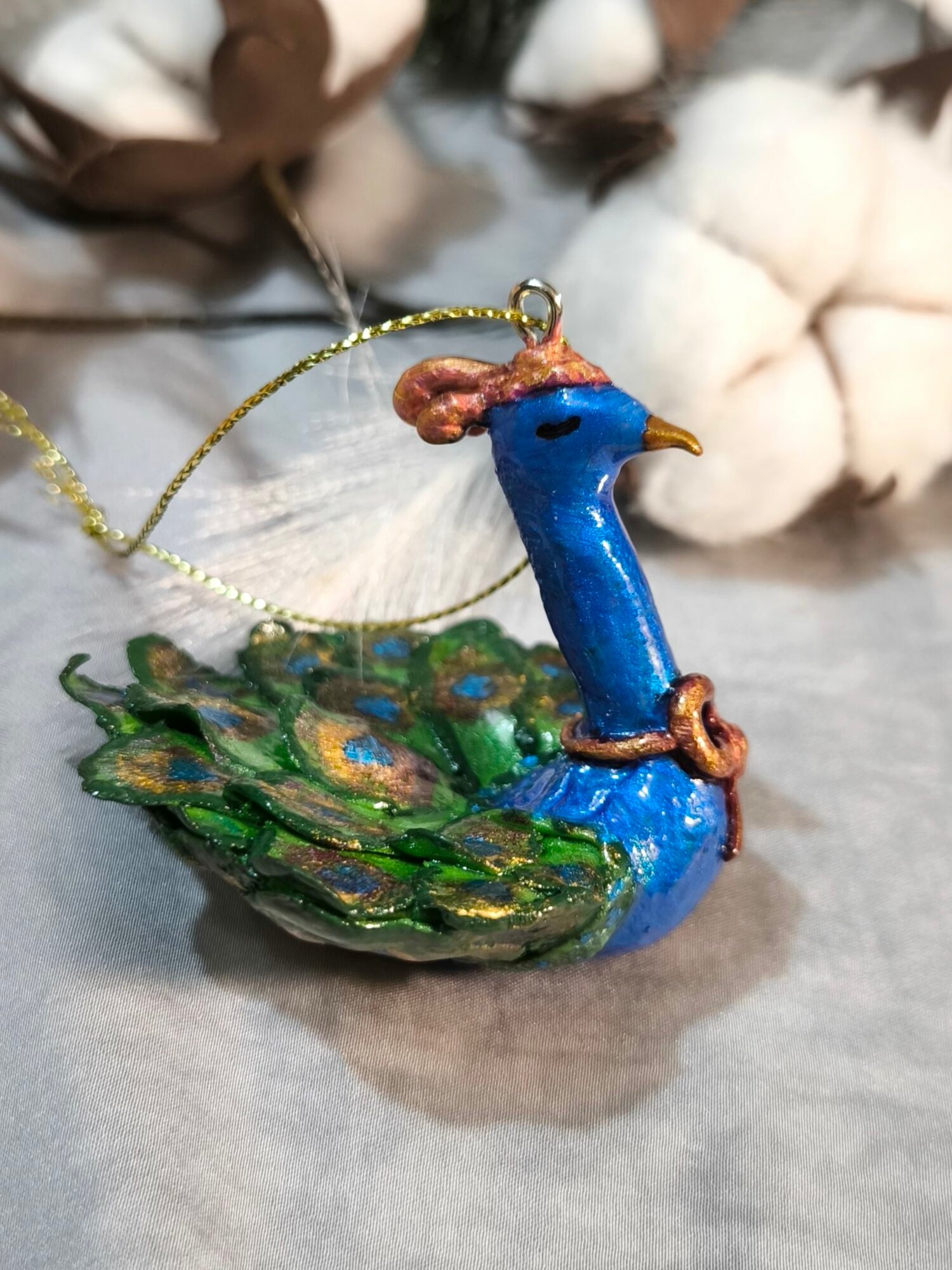 Новогодняя игрушка ручной работы Павлин, елочное украшение из полимерной запекаемой глины. Оригинальный подарок.