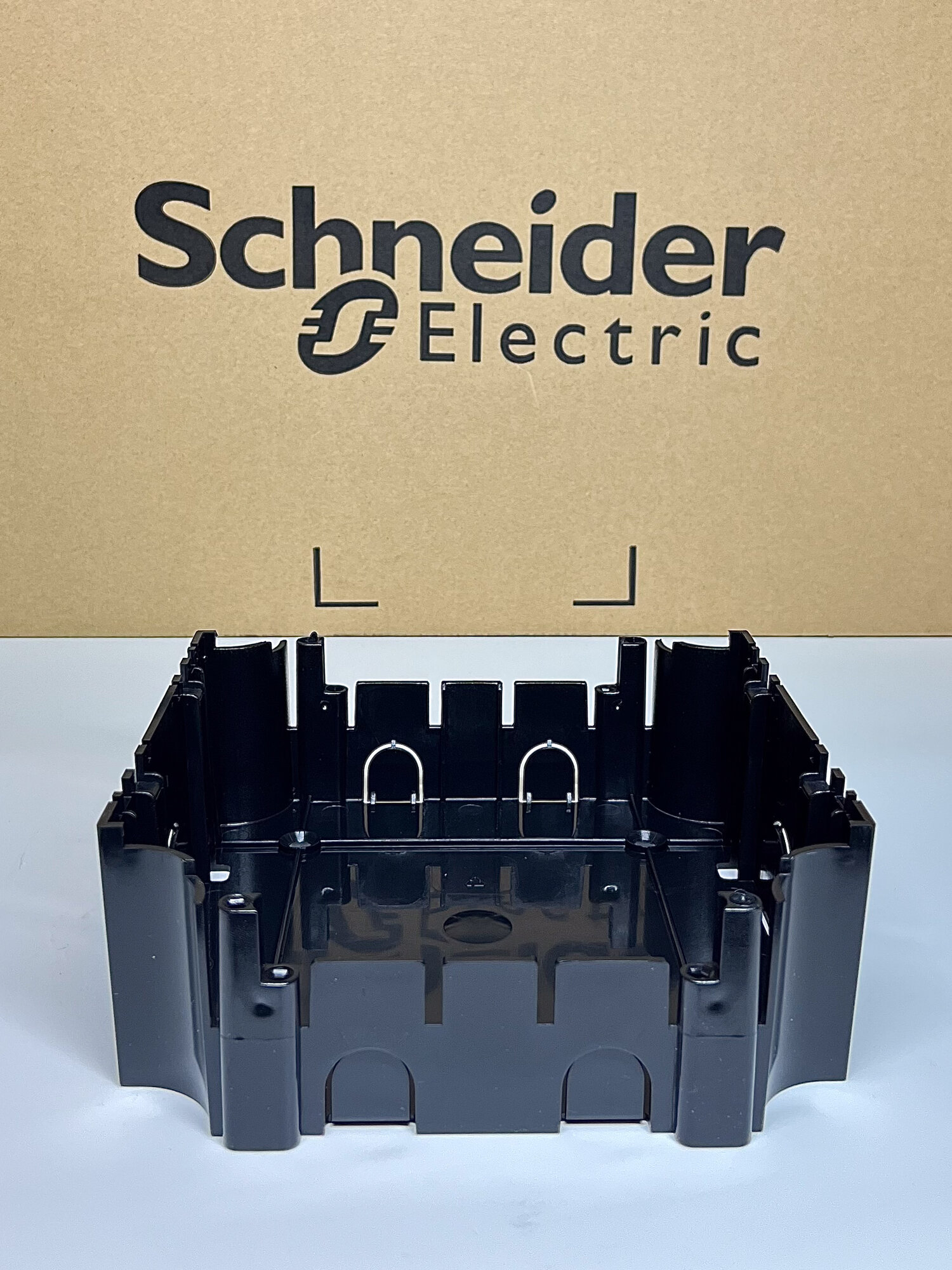 Schneider Electric ETK44708 Коробка защитная для лючка ULTRA на 4 механизма