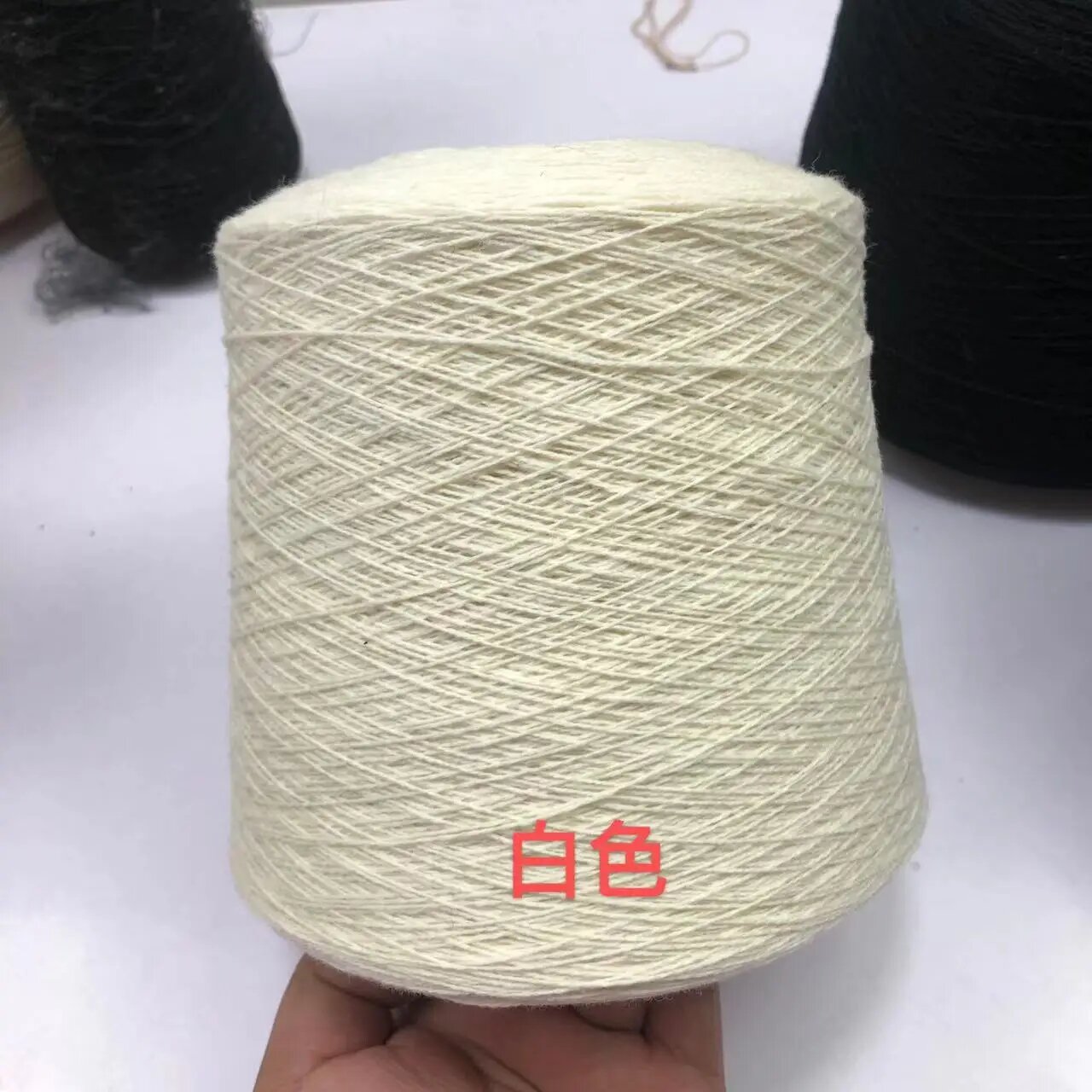 Пряжа белая, 50% шерсть мериноса, 50% шерсть яка 2/15S