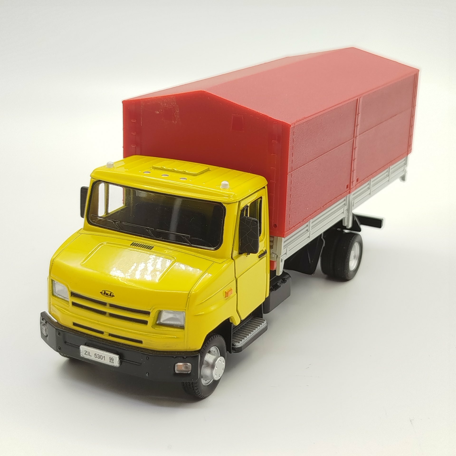 Модель автомобиля "ЗИЛ-131" со съемным тентом, в оригинальной коробке