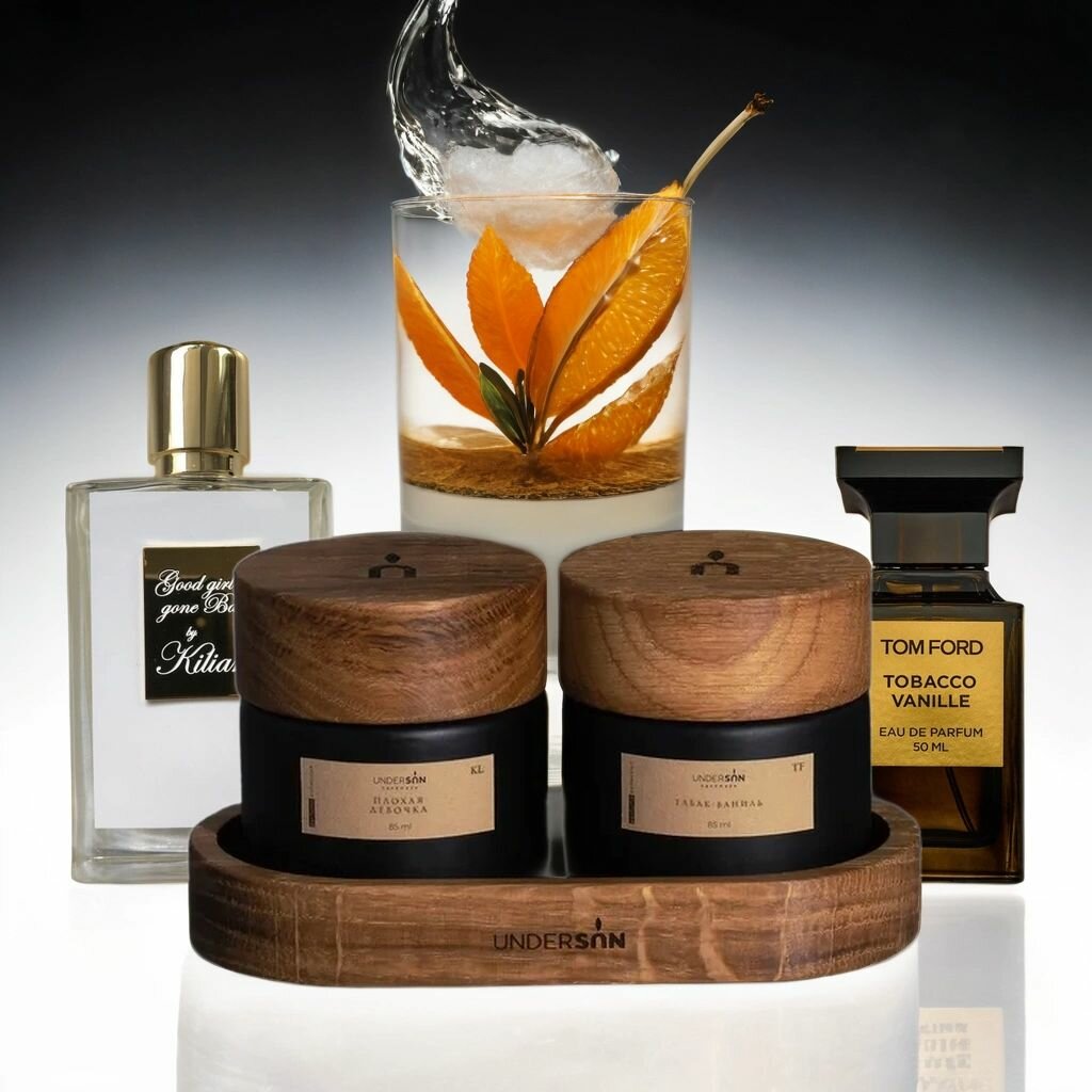 Набор из двух ароматических свечей с подставкой из дуба - Плохая девочка и Табак ваниль / аромасвечи для дома / подарок женщине