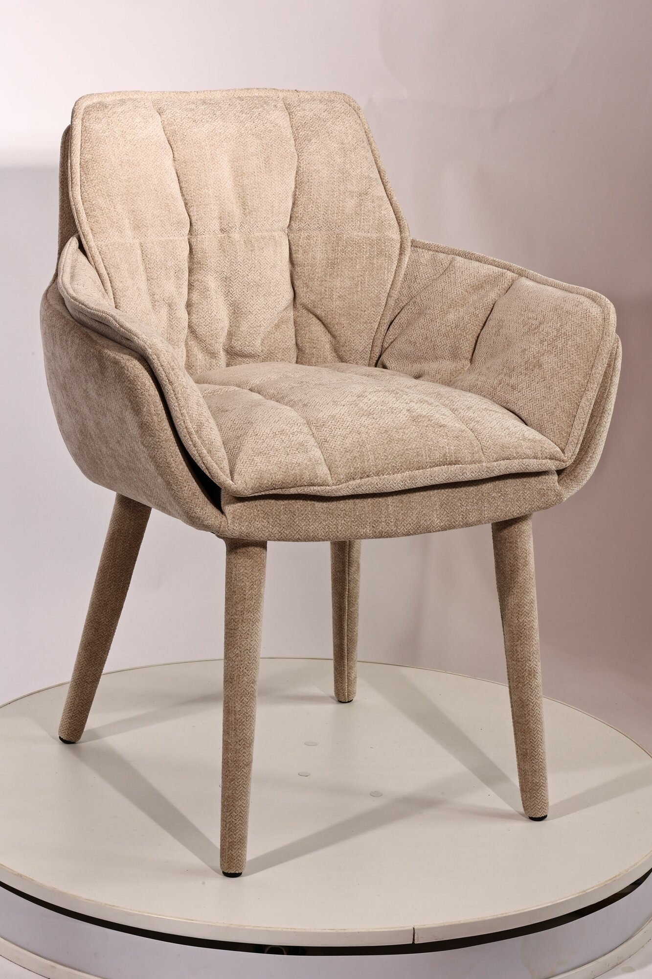 Стул кресло Энигма, шенилл, мягкий, ножки в чулках, цвет бежевый