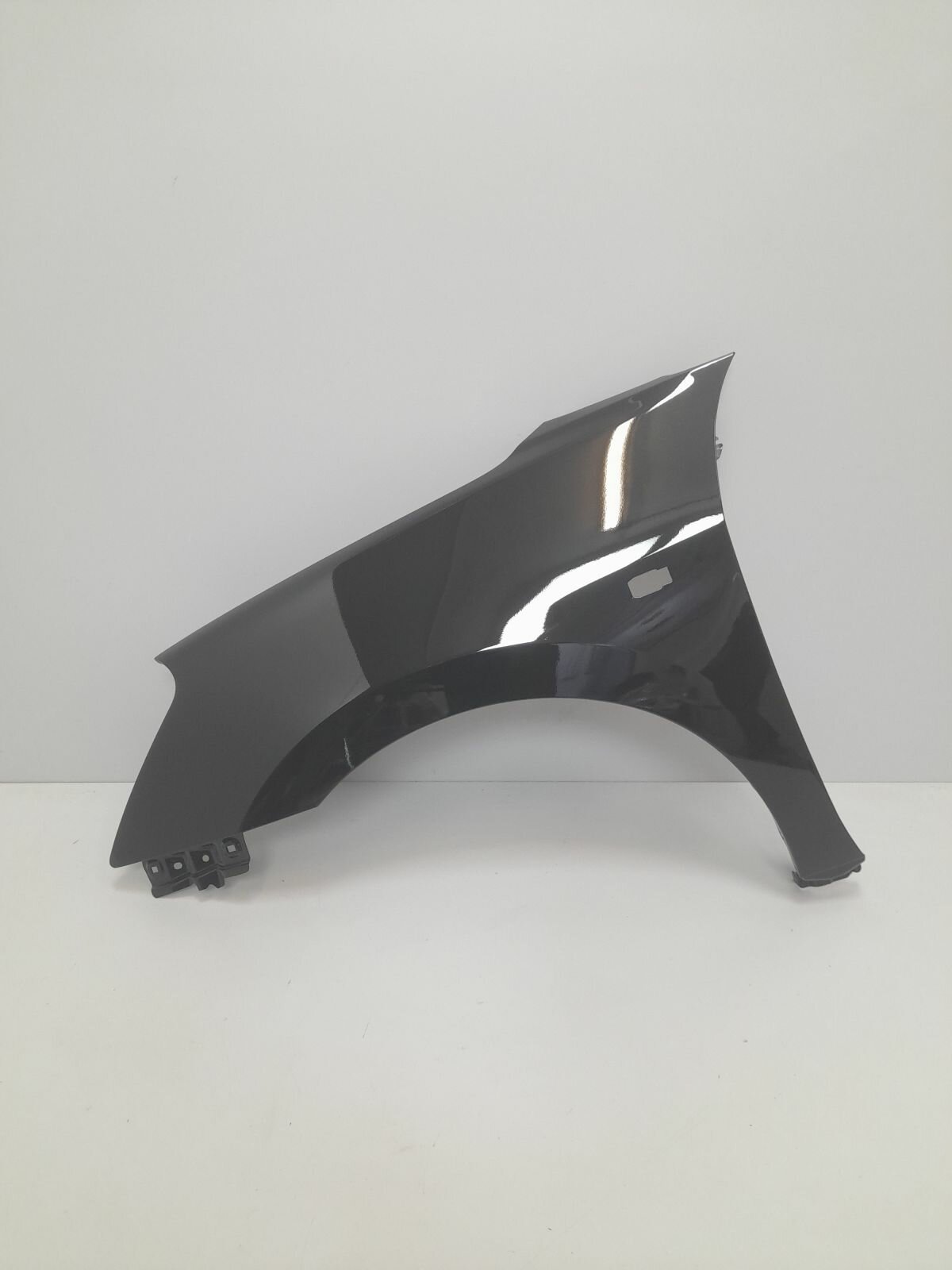 Крыло переднее левое в цвет для Ниссан Альмера G15 2012 - 2018 г. Z11 - черный металлик