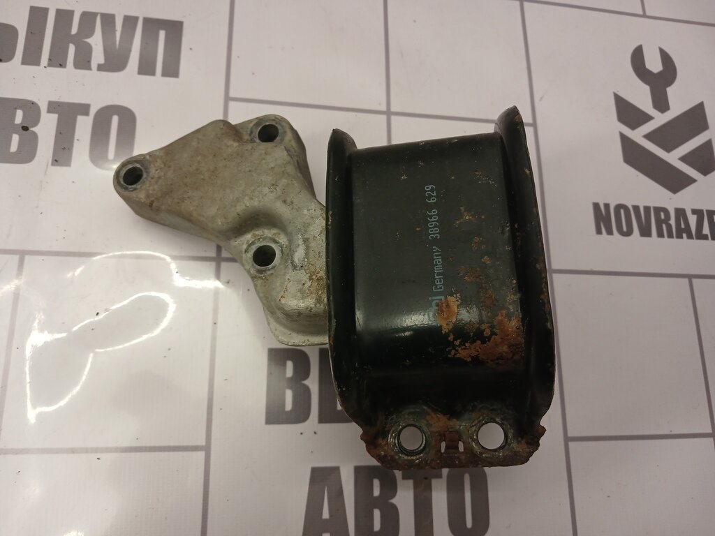 Опора двигателя правая Peugeot 307 2001-2008