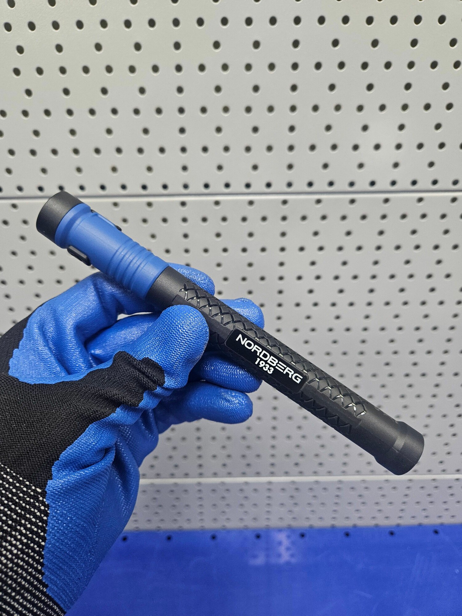 Фонарь светодиодный гибкий, аккумуляторный, с магнитным захватом NORDBERG