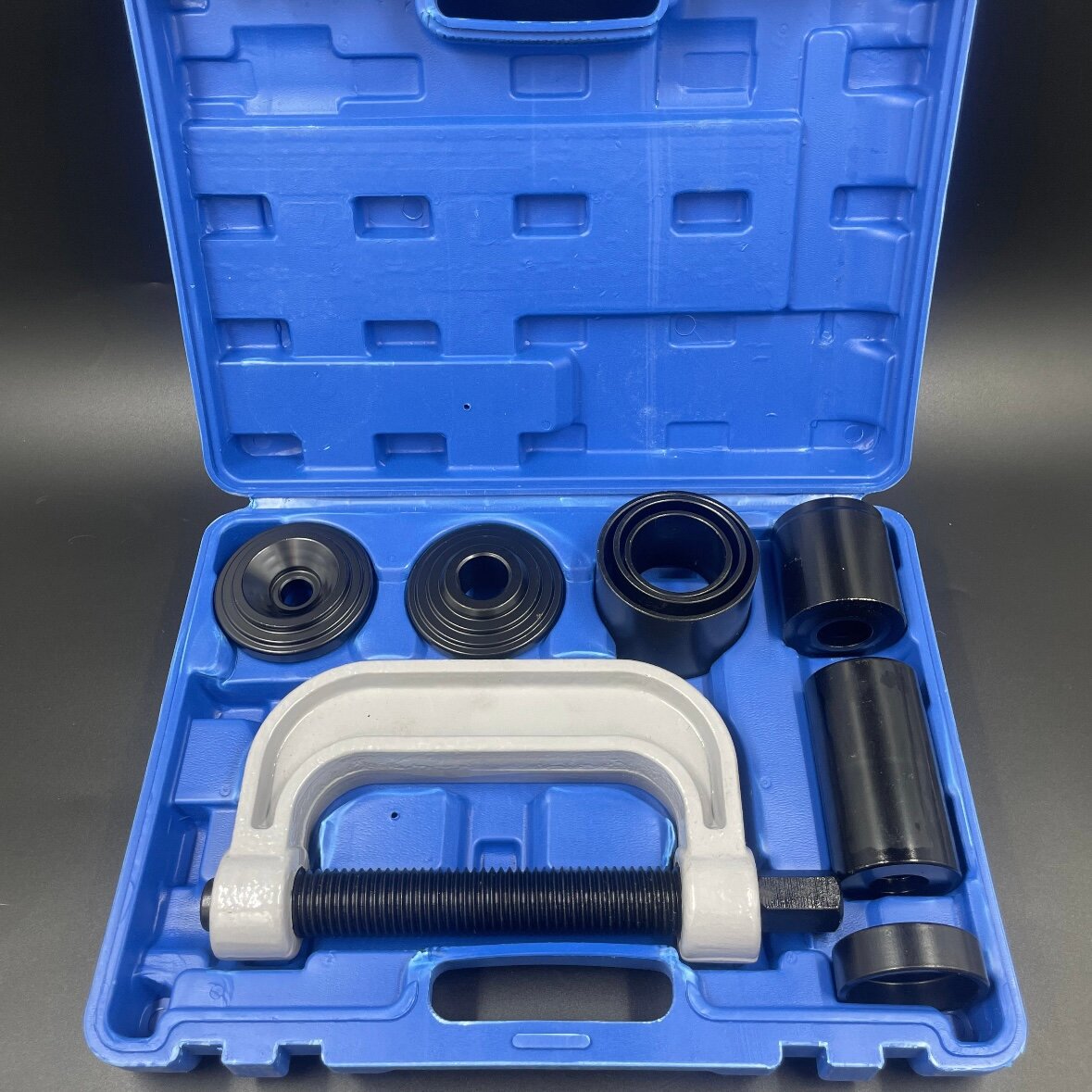 Набор для замены сайлентблоков и шаровых опор со струбциной и оправками 10 предметов кейсе