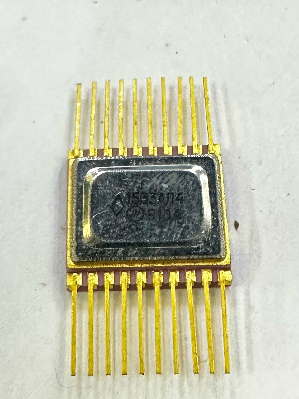 Микросхема 1533АП4 Au Корпус 4153.20-6